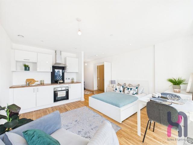 Media City, Michigan Point Tower D, 18 Michigan Avenue, Salford M50, Studio to rent, £900 pcm | PrimeLocation