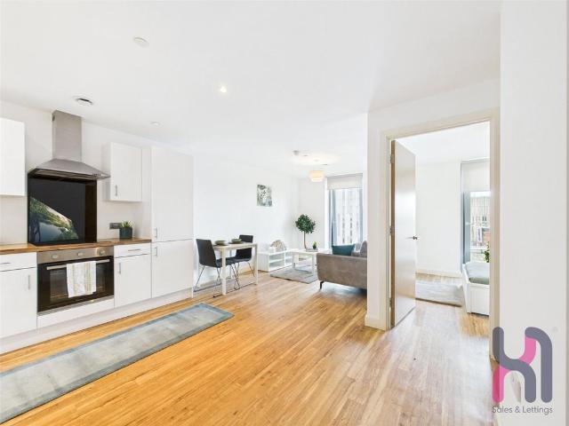 Media City, Michigan Point Tower D. 1 bed flat to rent £1,025 pcm £237 pw
