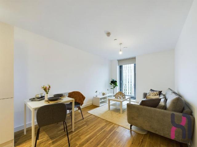 Media City, Michigan Point Tower D. 1 bed flat to rent £1,025 pcm £237 pw