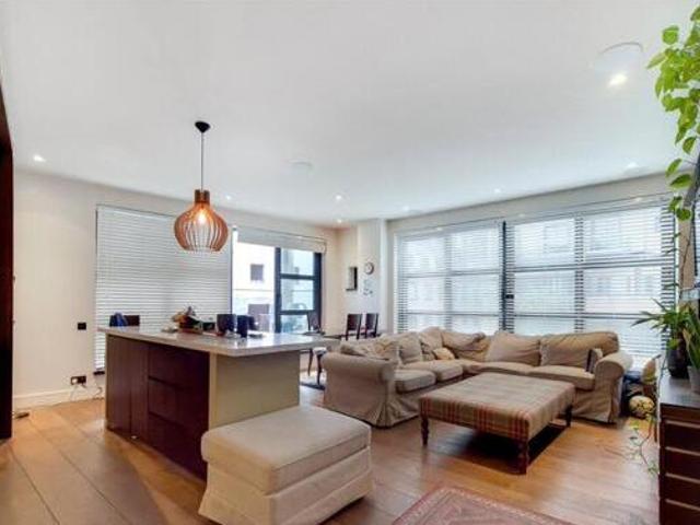 Mediterranean House, Wandsworth High Street, 2 Bedroom Flat