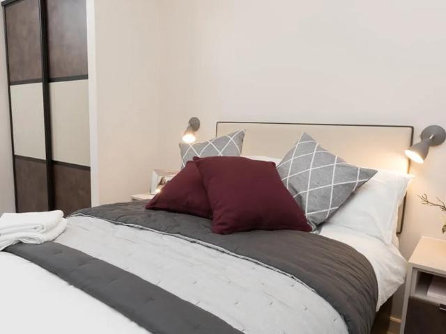 Medium 1 bedroom Apartment