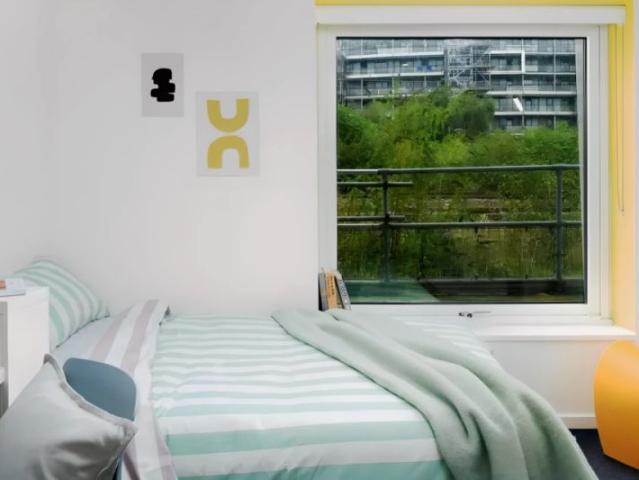 Medium En Suite