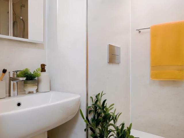 Medium Ensuite