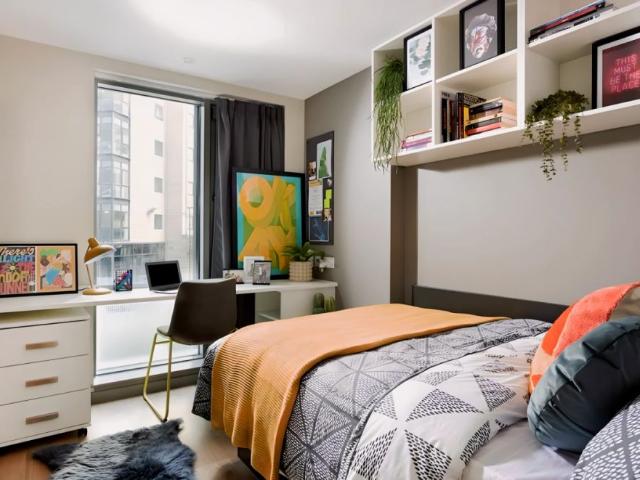 Medium Ensuite
