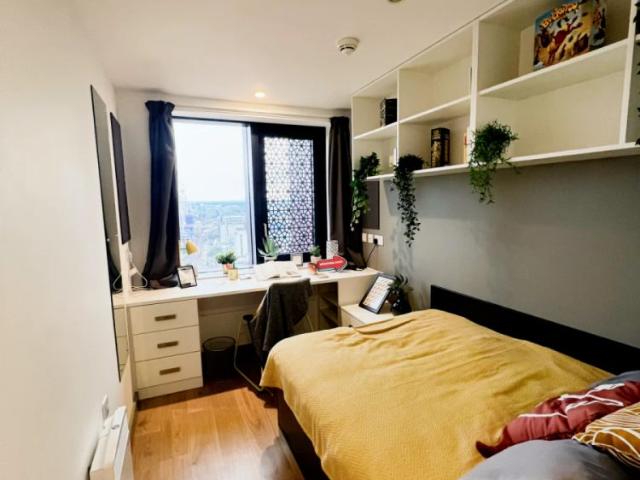 Medium Ensuite