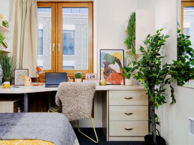 Medium Ensuite: Three Bed Flat