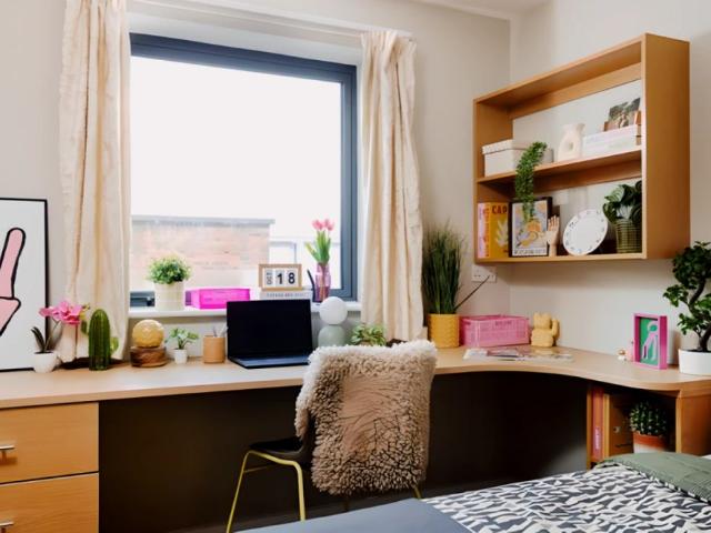 Medium Ensuite: Three Bed Flat