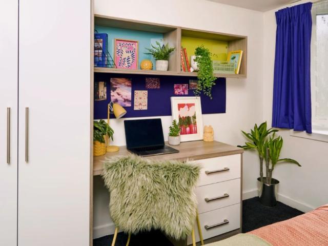 Medium Ensuite: Three Bed Flat