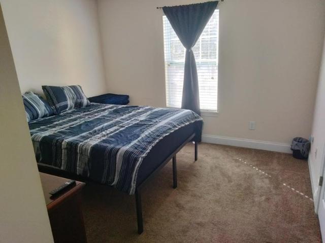 Medium Furnished Room