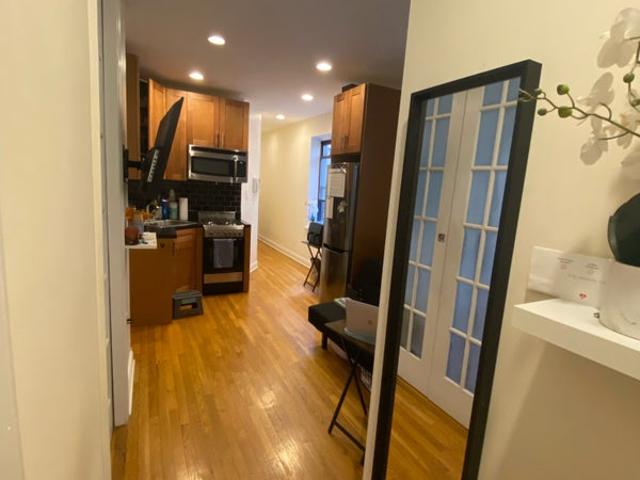 Medium size bedroom in Hell's Kitchen