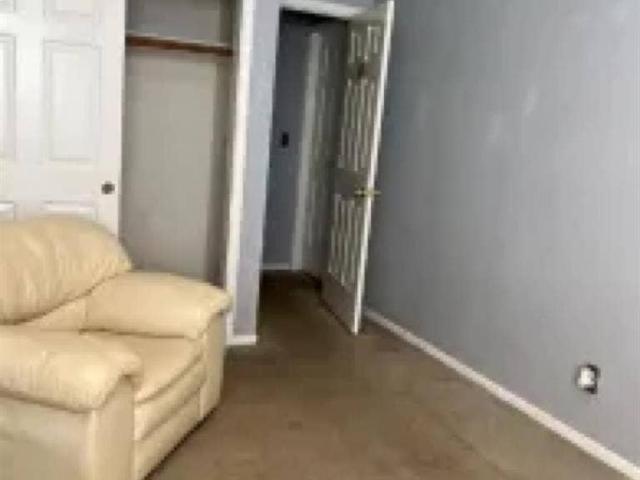 Medium size bedroom with windows