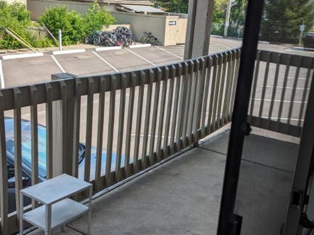 Medium size room for rent