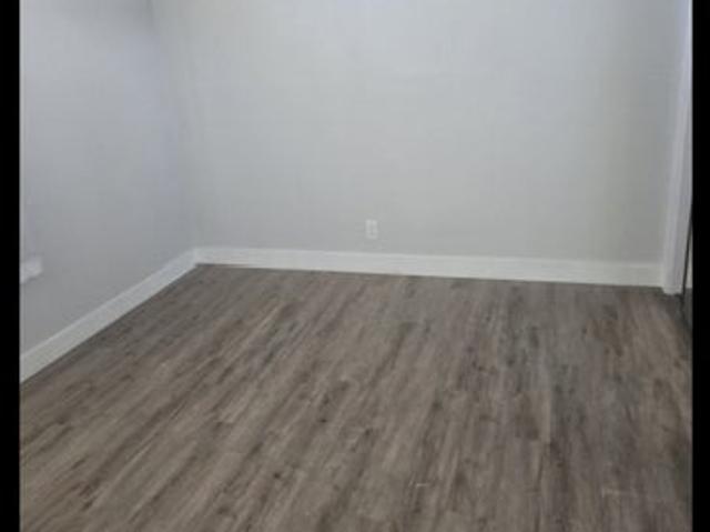 MEDIUM SIZE ROOM 4 RENT