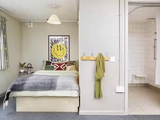 Medium Standard Double Ensuite