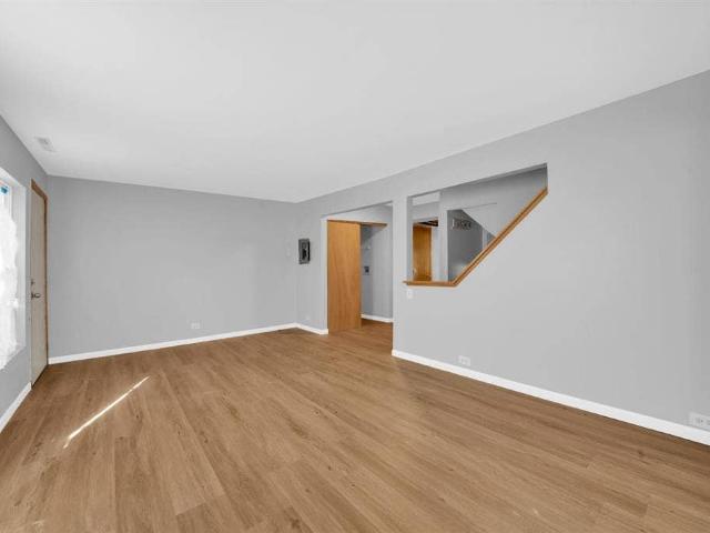 MEDIUM ROOM
