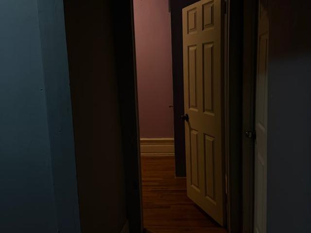 Medium room with closet