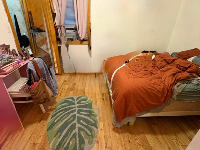 Medium room with private bathroom
