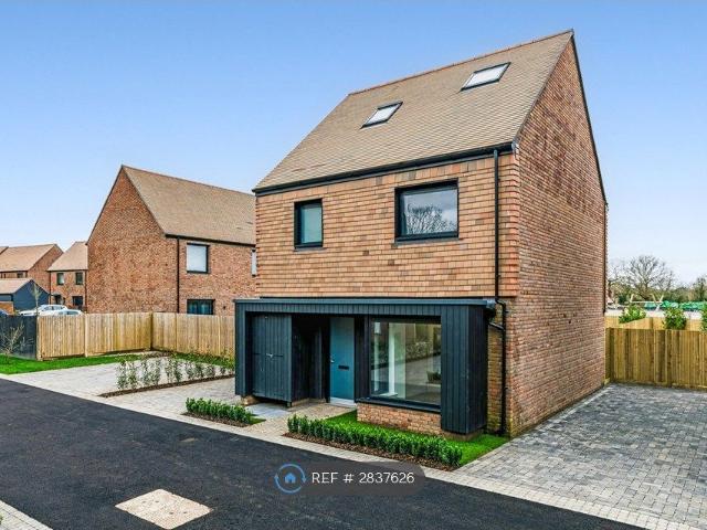 Medland Close, Cranleigh GU6, 4 bed detached house to rent, £3,250 pcm | PrimeLocation