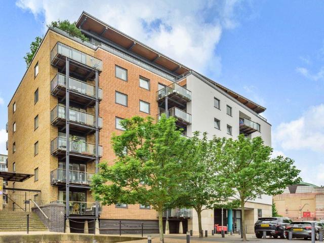 Medland House, E14 2 bed flat to rent £2,500 pcm £577 pw