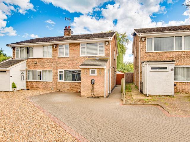 Medley Road, Rayne 4 bed semi detached house to rent £1,900 pcm £438 pw
