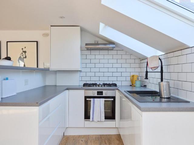 Meeting House Lane, London 2 bed flat to rent £3,500 pcm £808 pw