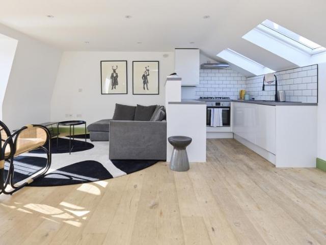 Meeting House London SE15 2 bed flat to rent £3,500 pcm £808 pw
