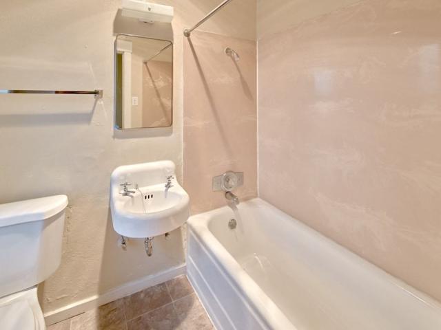 Meeker Street 1 Bedroom Apartment for Rent at 220 W Meeker St, Kent, WA 98032 Downtown Kent
