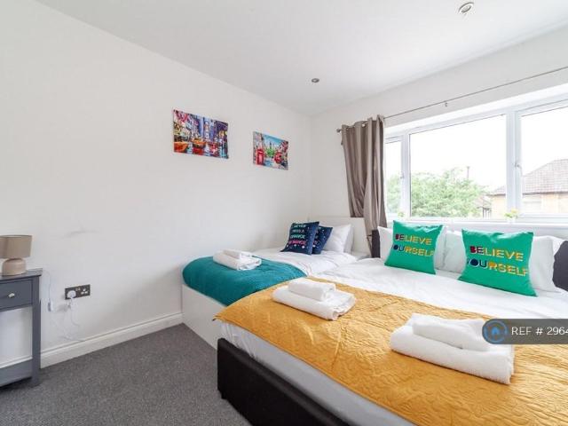 Meerbrook Road, London, SE3 2 bed terraced house to rent £2,400 pcm £554 pw