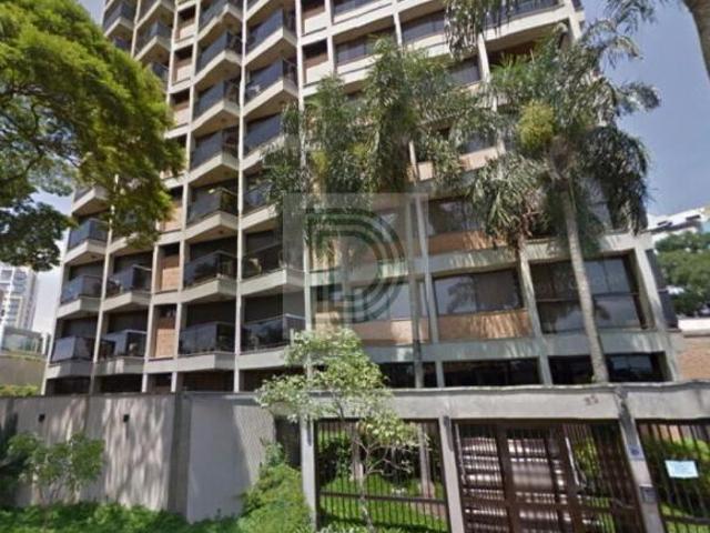 Mega apartamento com 213 metros, ótima localização!