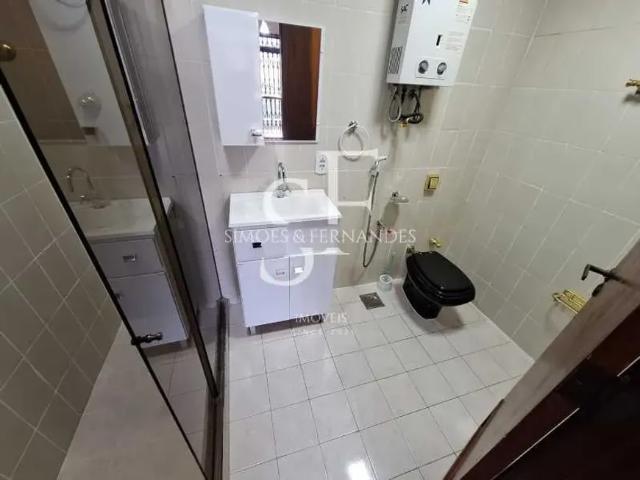Méier Rua Magalhães Couto Salão em 2 ambientes 3 quartos sendo 1 suíte banheiro social dep