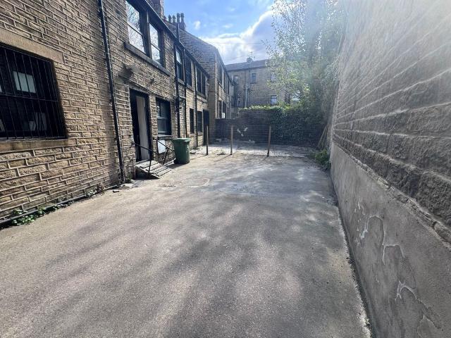 Meltham Road, Huddersfield HD1, 4 bed terraced house to rent, £950 pcm | PrimeLocation