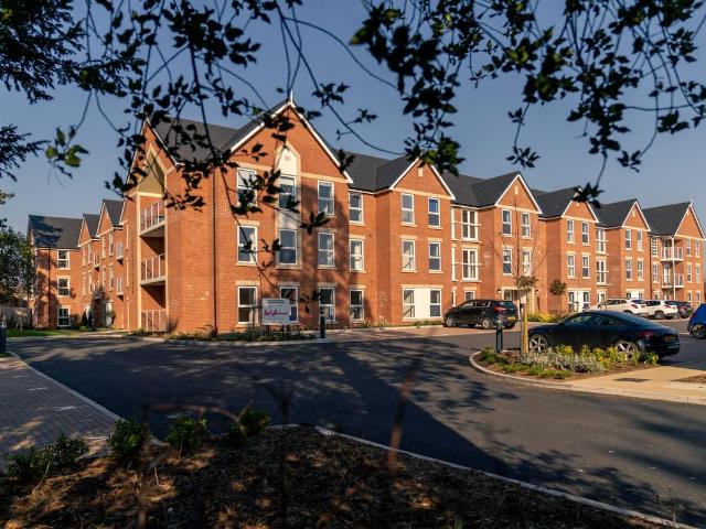 Melton Mowbray LE13, 2 bed flat to rent, £2,785 pcm | PrimeLocation