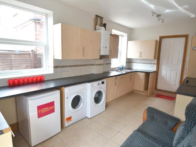Melton Road, West Bridgford NG2 6 bed detached house to rent £2,600 pcm £600 pw