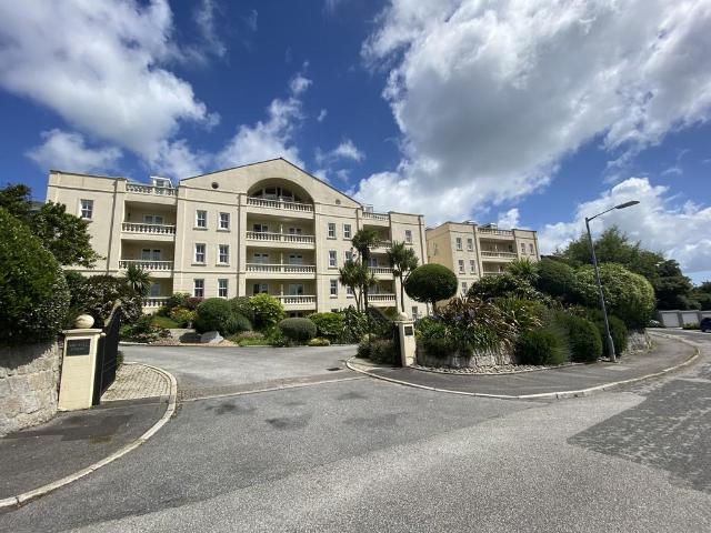 Melvill Court, Falmouth TR11 2 bed apartment to rent £1,450 pcm £335 pw