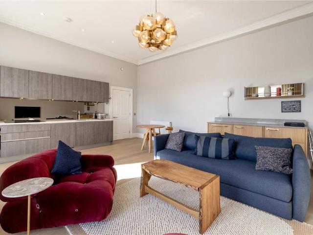 Melville Crescent, Edinburgh. 1 bed apartment to rent £2,100 pcm £485 pw