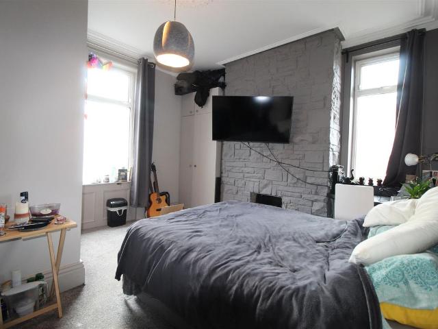 Melbourne Grove, Leeds LS13, Room to rent, £650 pcm | PrimeLocation