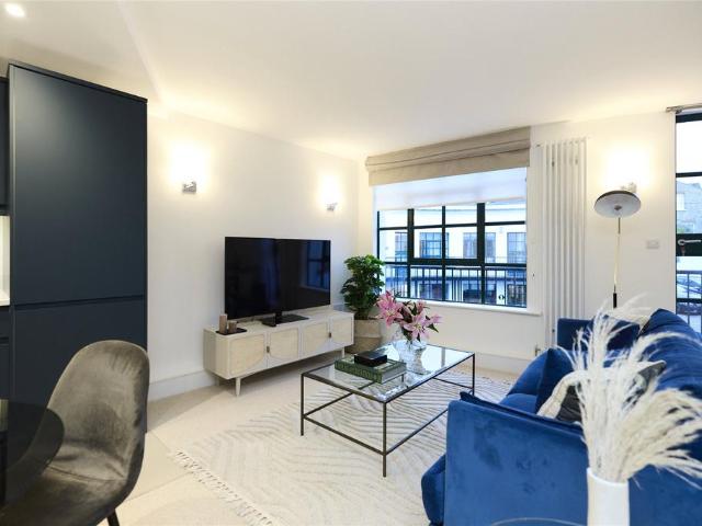 Melbray Mews, London, SW6 2 bed flat to rent £4,800 pcm £1,108 pw