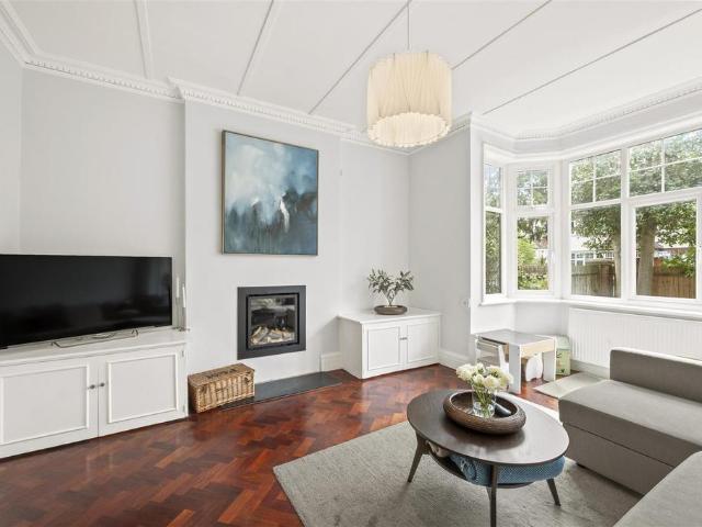 Melbury Gardens, West Wimbledon, SW20 3 bed terraced house to rent £4,250 pcm £981 pw