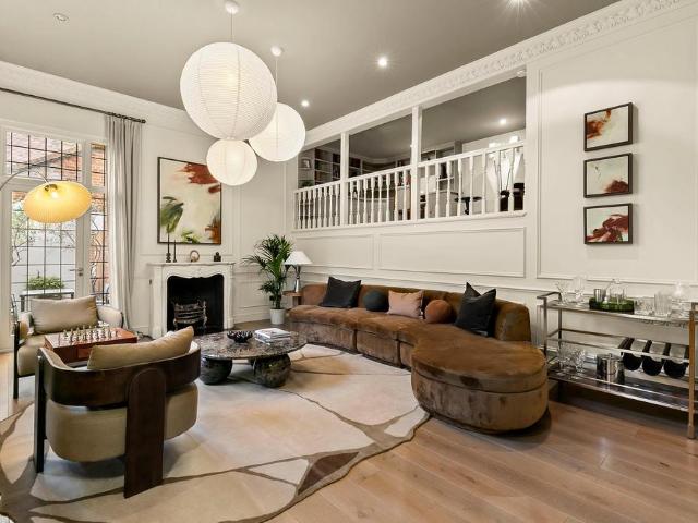 Melbury Road, London, W14 6 bed flat to rent £37,267 pcm £8,600 pw