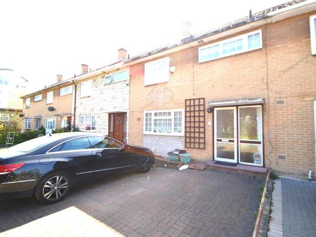 Melfield Gardens, London, SE6 3 bed apartment to rent £2,500 pcm £577 pw