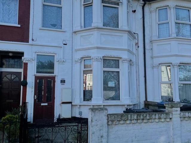 Melfort Avenue, London CR7, 2 bed flat to rent, £1,750 pcm | PrimeLocation