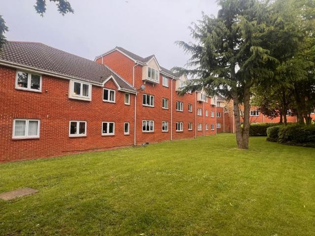 Melford Place, Brentwood 1 bed flat to rent £1,195 pcm £276 pw