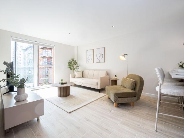 Melia House, Manchester M4, 2 bed flat to rent, £1,550 pcm | PrimeLocation