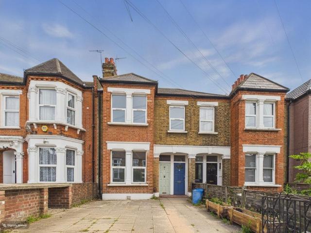 Mellison Road, Tooting 2 bed flat to rent £2,100 pcm £485 pw
