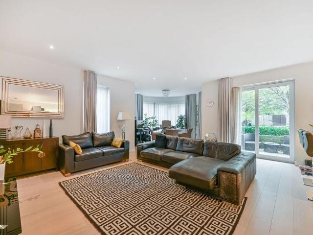 Melliss Avenue, Kew, Richmond, TW9 2 bed flat to rent £5,000 pcm £1,154 pw