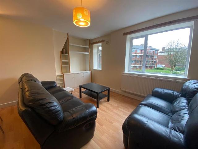 Melmerby Court, Eccles New Road, Salford M5, 2 bed flat to rent, £1,100 pcm | PrimeLocation