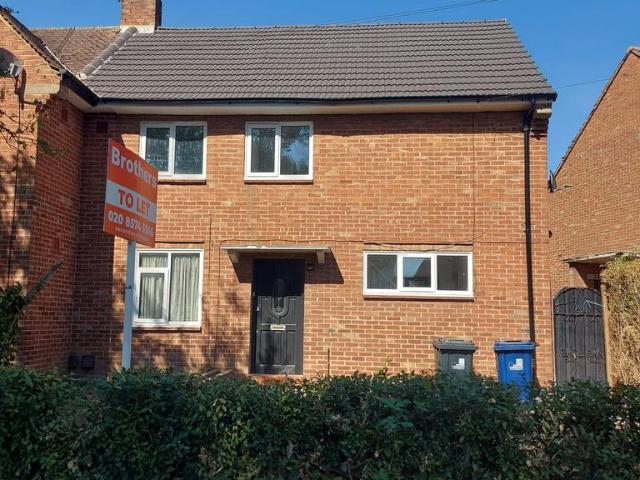 Melrose Avenue, Greenford UB6 3 bed semi detached house to rent £2,300 pcm £531 pw