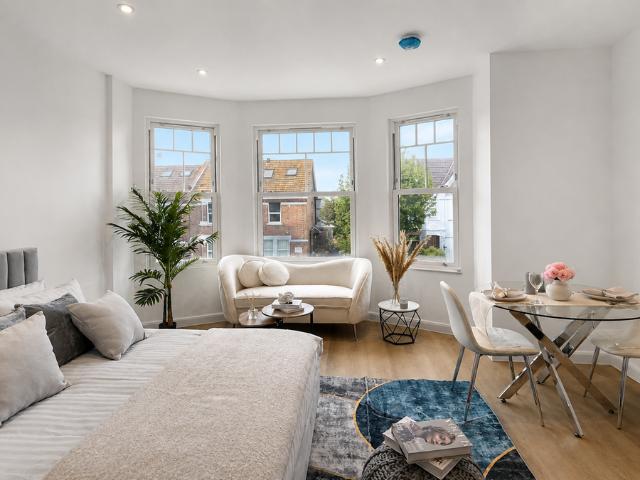 Melrose Avenue, London NW2, Room to rent, £1,200 pcm | PrimeLocation
