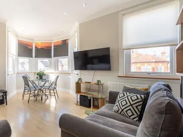 Melrose Avenue, London, NW2 4LX, United Kingdom | 3 bed duplex for rent #137838756 | Rentberry