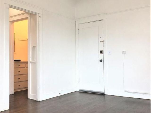 Melrose Apartments Studio Apartment for Rent at 2164 2nd Ave, San Diego, CA 92101 Park West